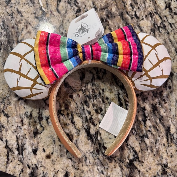 Disney | Accessories | Disney Parks Mexican Concha Sweet Bread Pan ...